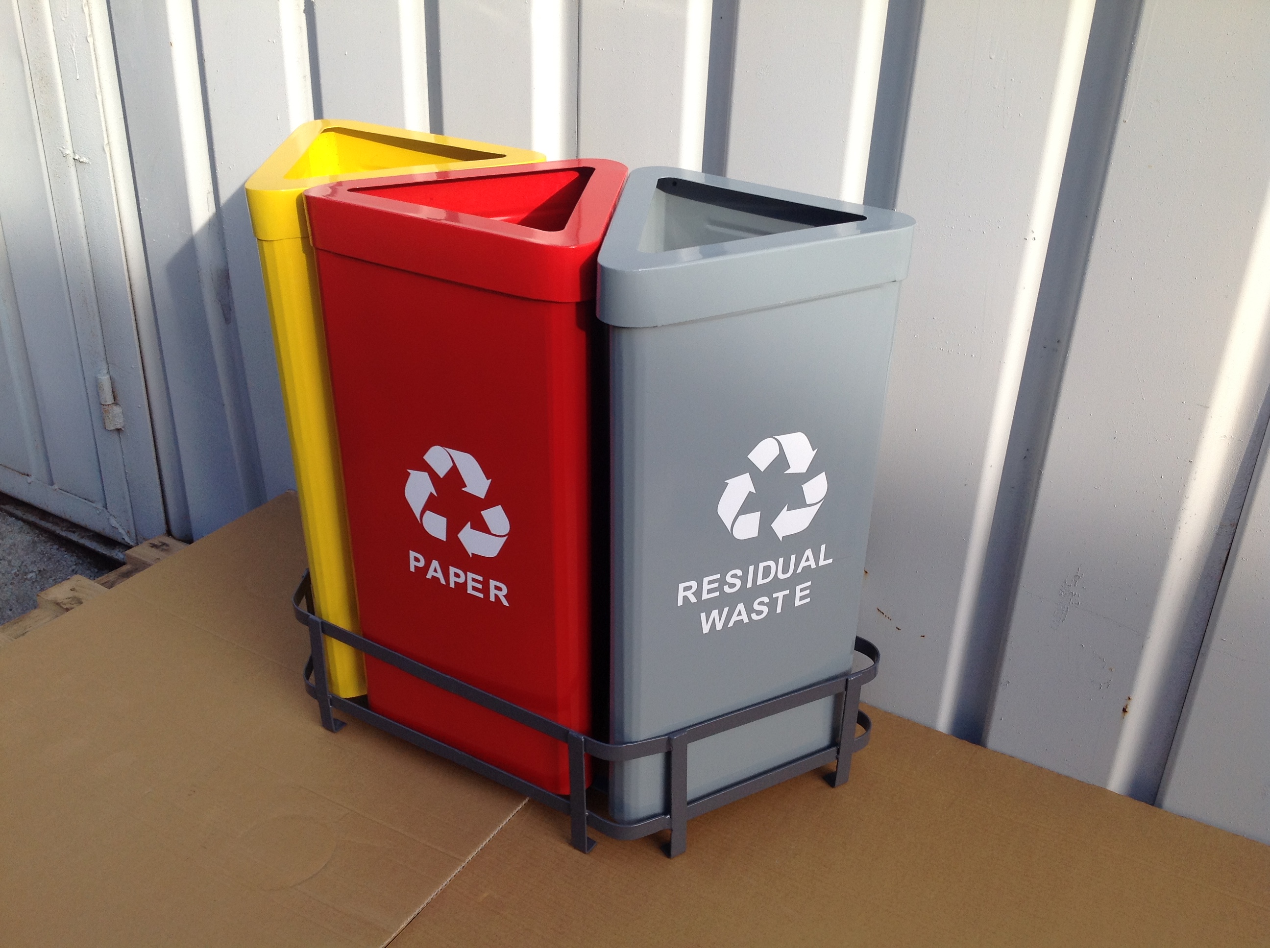Containere pentru reciclare selectiva si mobilier urban | ArtInox