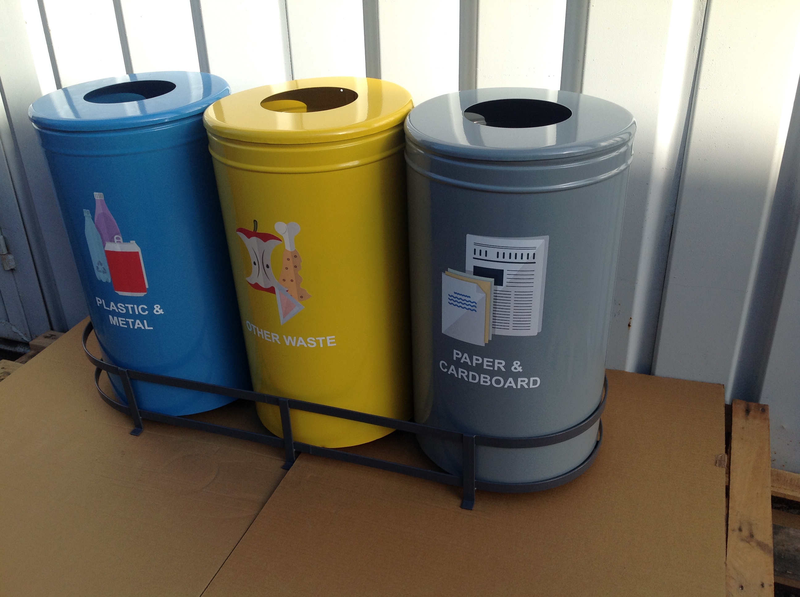 Containere pentru reciclare selectiva si mobilier urban | ArtInox