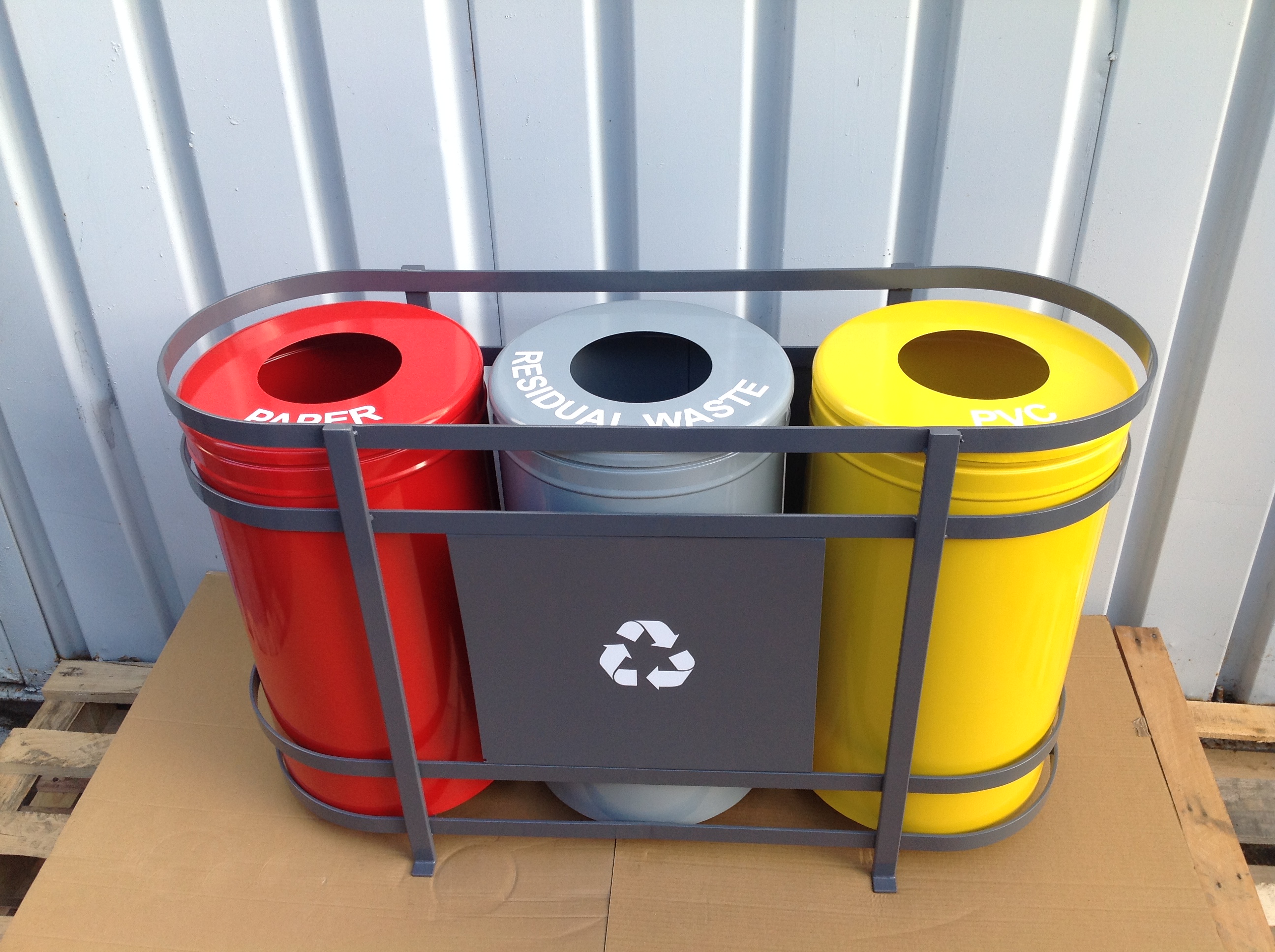 Containere pentru reciclare selectiva si mobilier urban | ArtInox