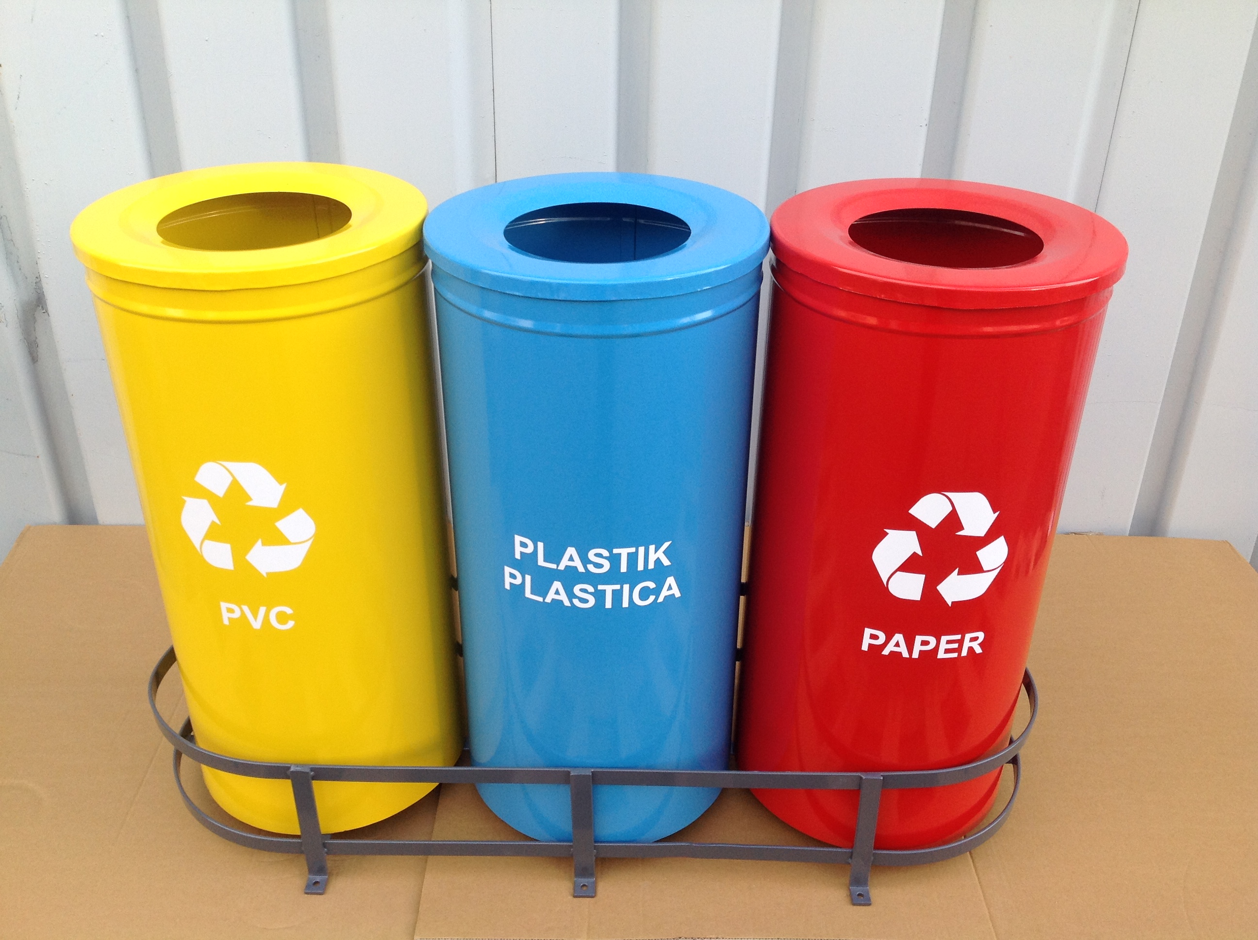 Containere pentru reciclare selectiva si mobilier urban | ArtInox