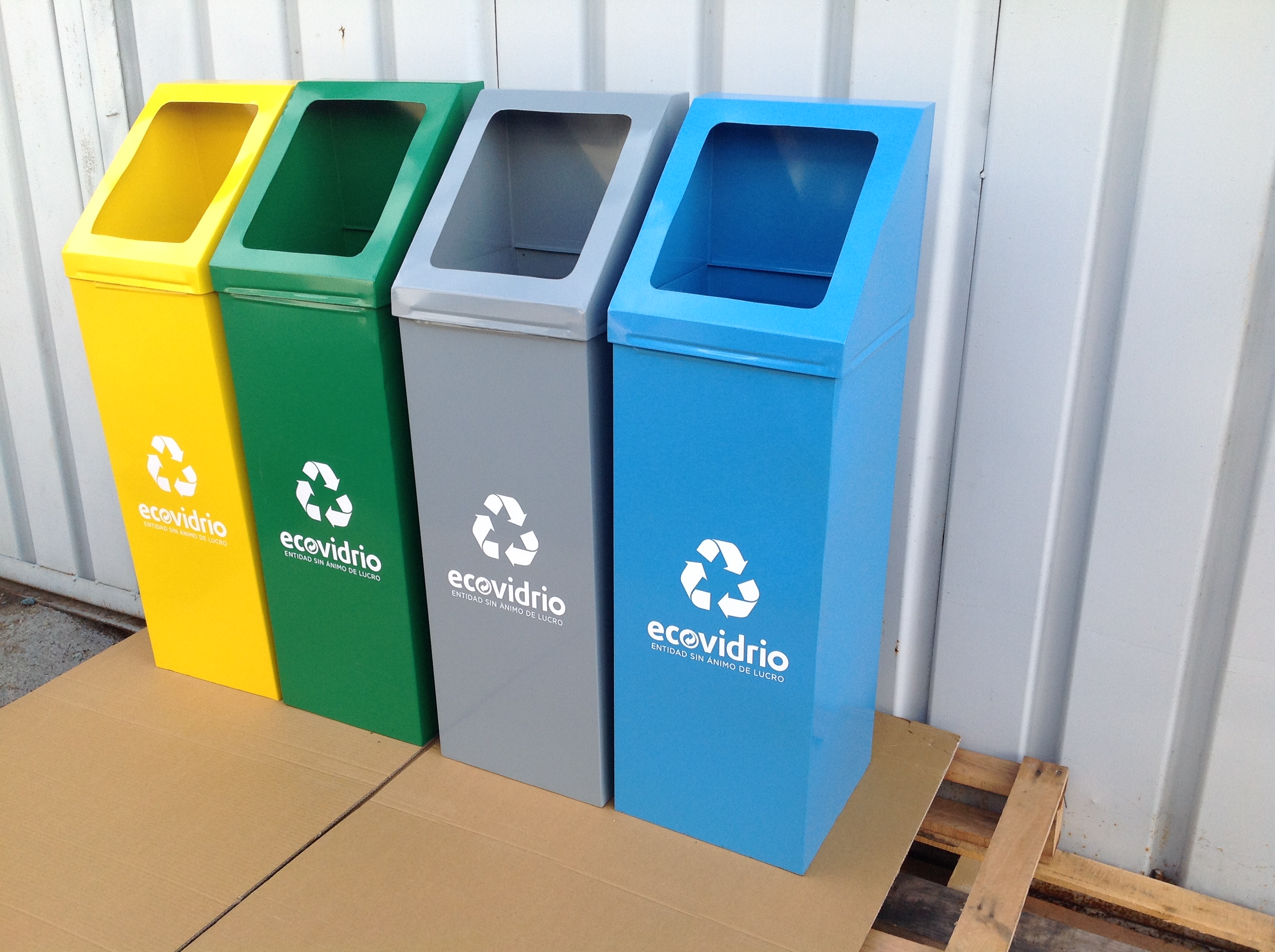 Containere pentru reciclare selectiva si mobilier urban | ArtInox